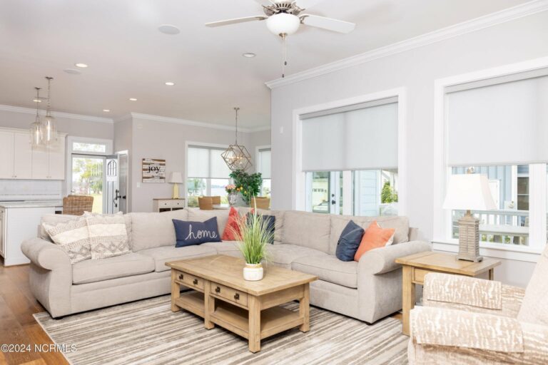 144 E Royal Way - Occano
